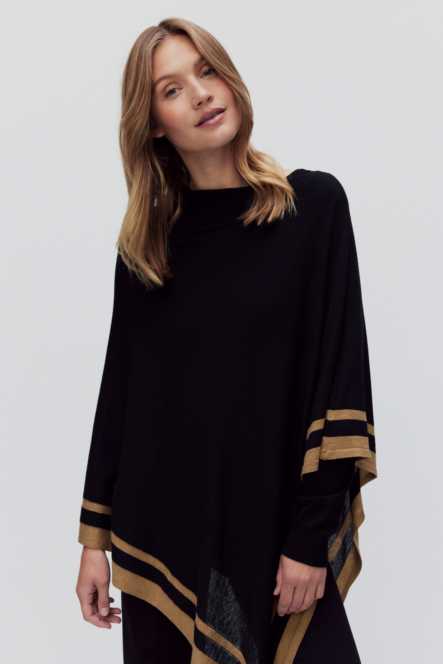Stockh lm Hedda Poncho Black | MQ Marqet